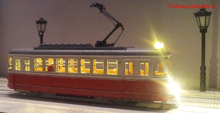 der type t 2 bei seiner ersten ausfahrt mit und ohne beleuchtung